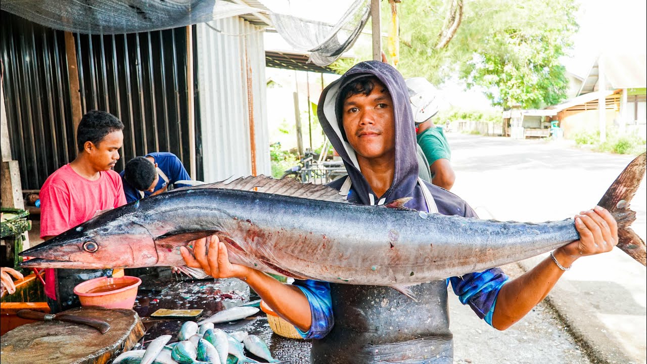PERFECT FISH CUTTING || THE FASTEST WAY TO CUT WAHOO FISH LIKE A MASTER ...