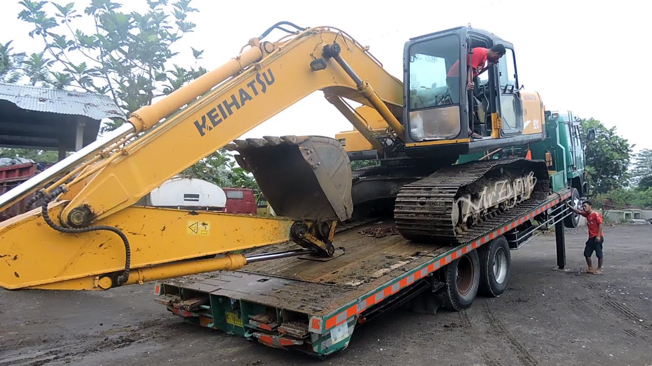 Fuso Self Loader Truck Transporting Excavator - YouTube