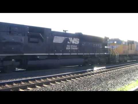 UP 8259 With NS 7316 SD70ACU Leading A Manifest Roseville, CA - YouTube