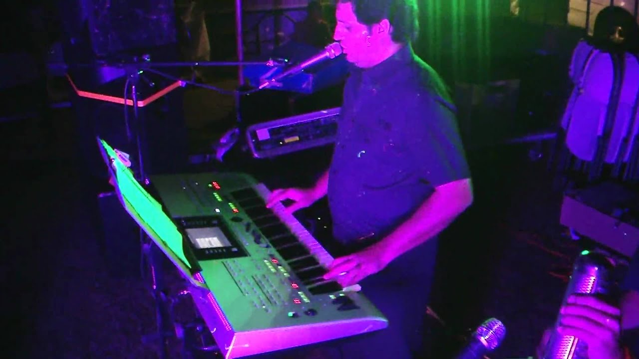 Alex y compania tocando el Jabali - YouTube