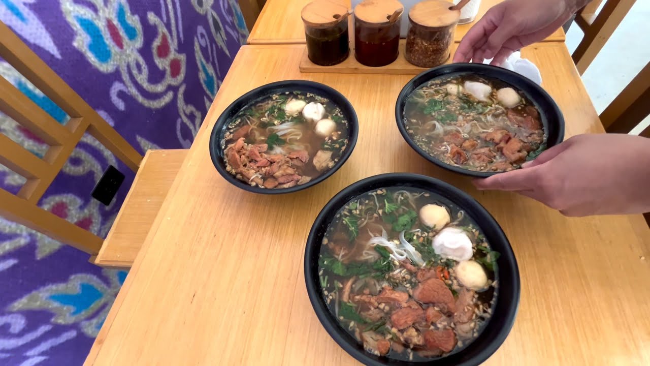 Sen Lek Thai || A Taste of Authentic Thai Food in ELYU - YouTube