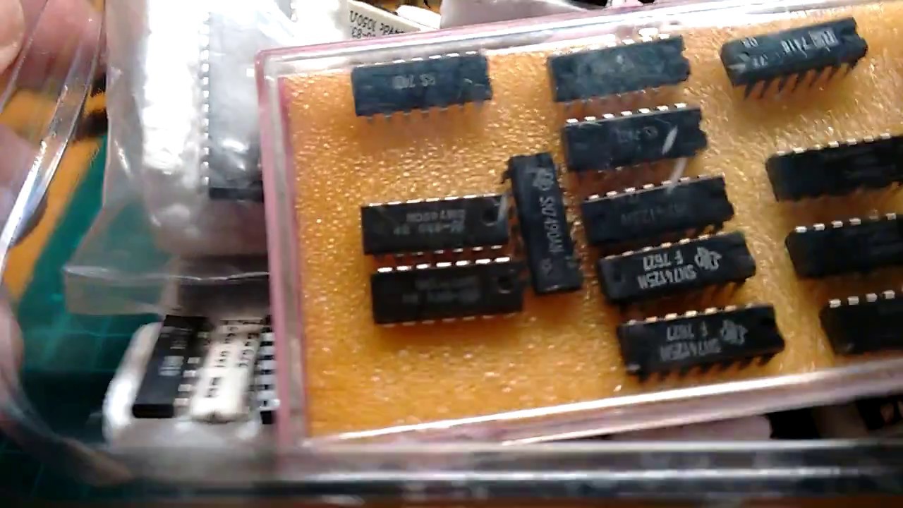 Exploring my chips: QUAD NAND gate 4011B - YouTube