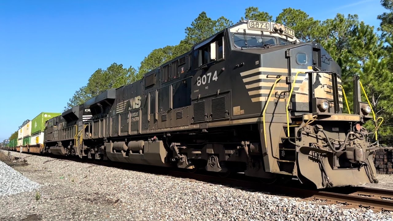Norfolk Southern ES44AC 8074 Leads NS 249 at Crawford, FL - YouTube