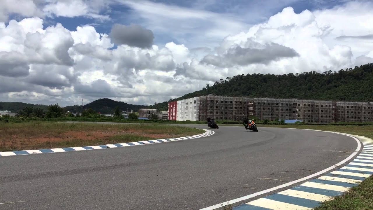 RC200 in Unimap Circuit (31/10/2015) #01 vs #47 - YouTube