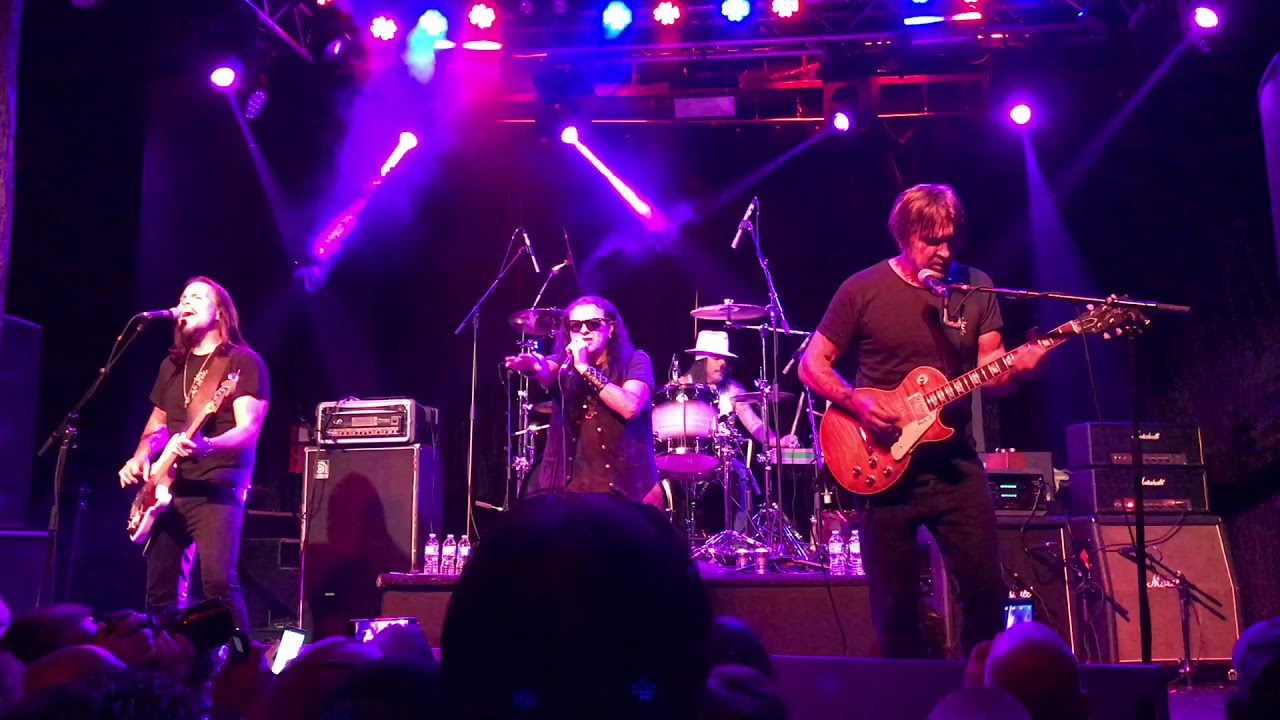 2017-11-19 Lynch Mob at Trees in Dallas “She's Evil But She's Mine ...