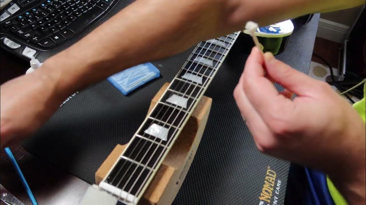 Simple Trick for Conditioning or Oiling Guitar Fretboard WITHOUT DeTuning or Removing Strings ...
