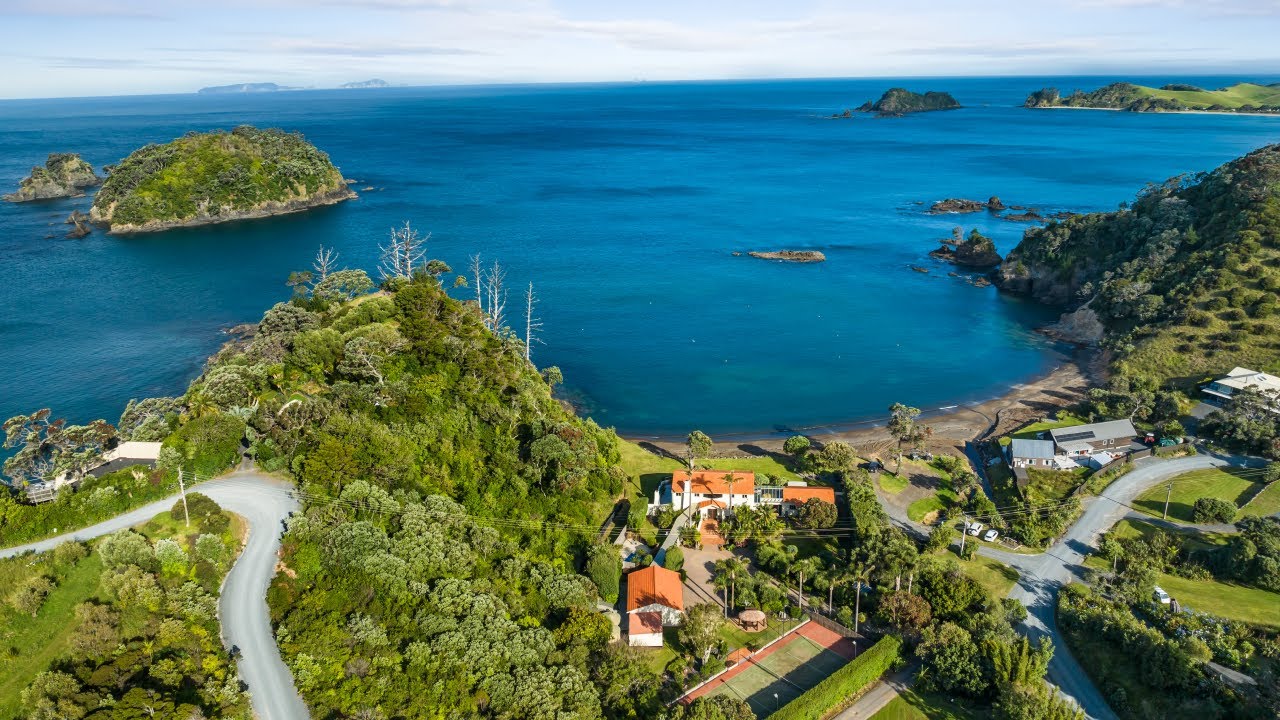 572 Rockell Road, Whananaki - Warrick Harkness & Kelly Sackfield - YouTube