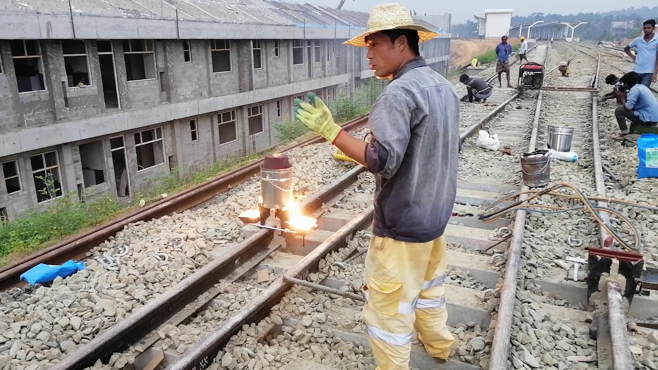 Aluminothermic Welding - YouTube