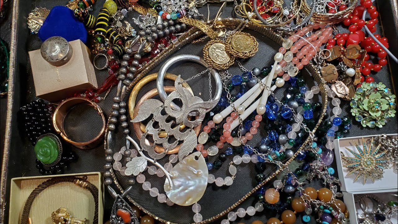 VINTAGE JEWELRY HAUL/WHAT'S IN MY HOARD - YouTube