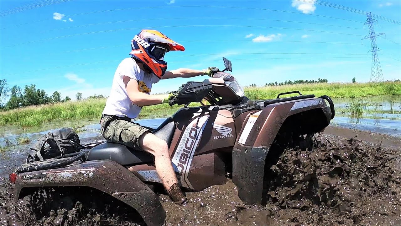 We Lifted Jake's Honda, 520 Rubicon Deluxe - YouTube