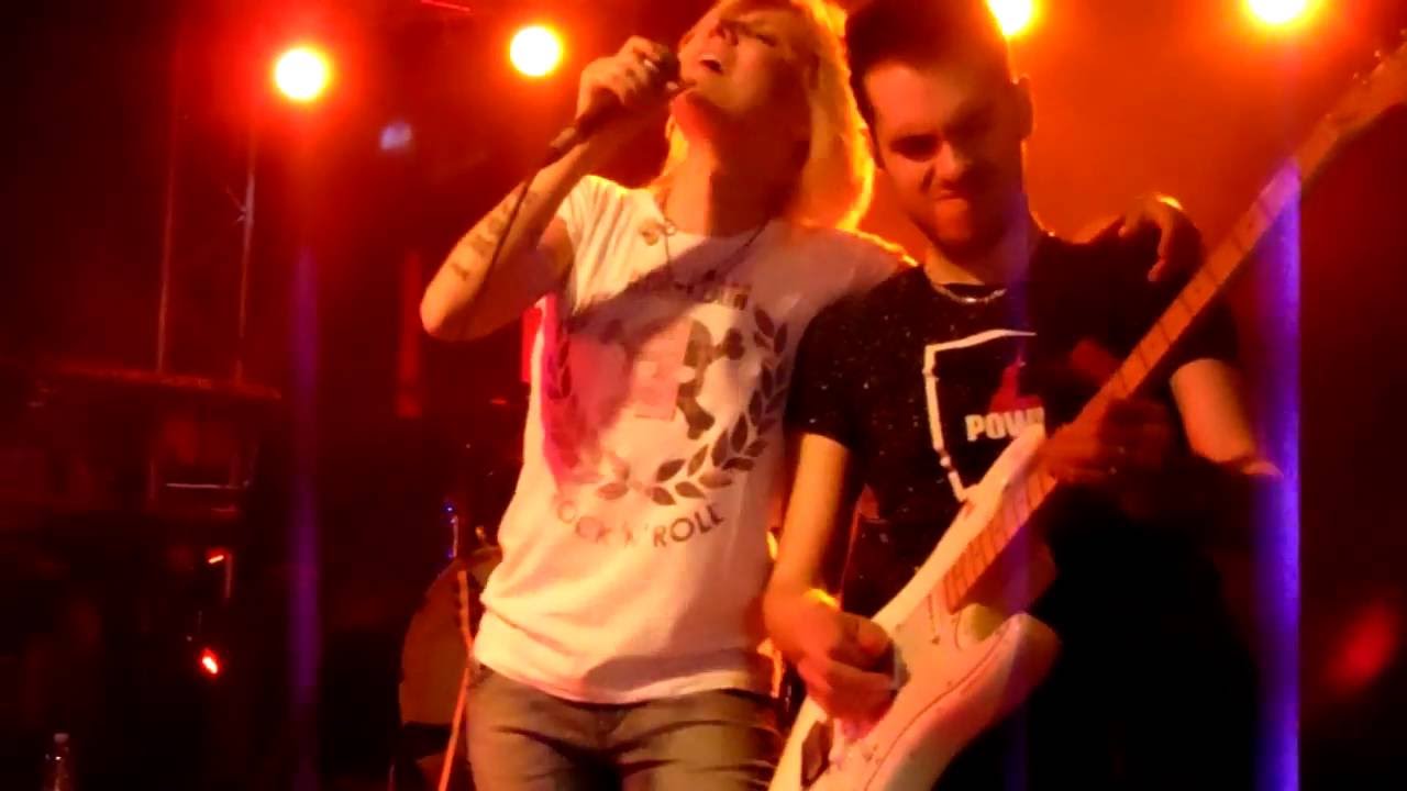 Concerto Live Laura Bono! "Io non credo nei miracoli" - YouTube