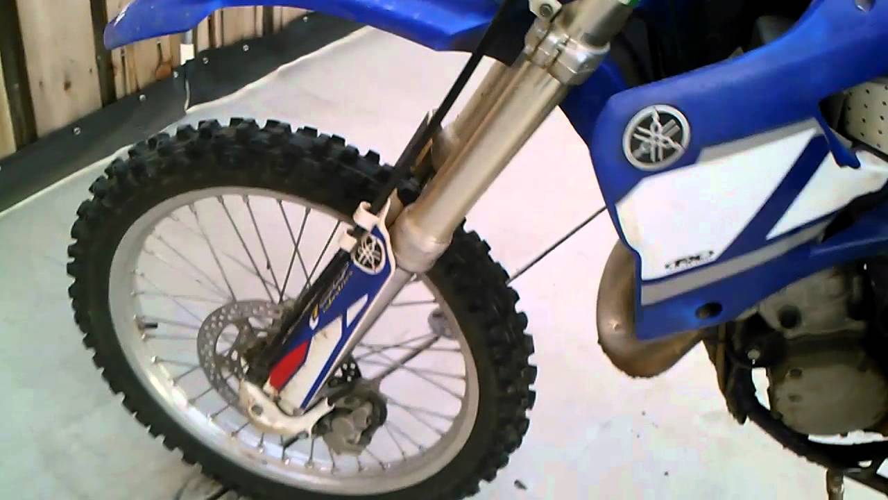 2002 clean yz 125 walk around startup cold start - YouTube