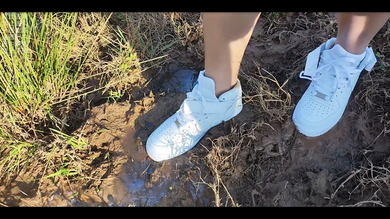 Girl made her NIKE AF1 wet and muddy!(06)(Full video 35min and 04sec ...
