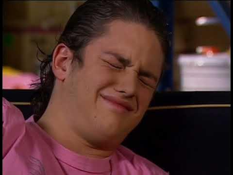 Rebelde | Diego termina con Paula y Roberta intenta a consolarlo - YouTube