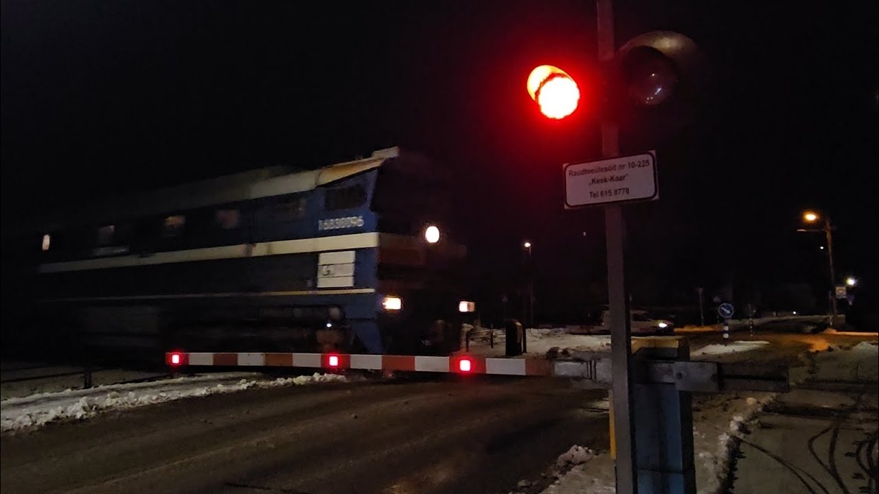 GoRail 2TE116 at Kesk-Kaar crossing, Tartu, Estonia - YouTube