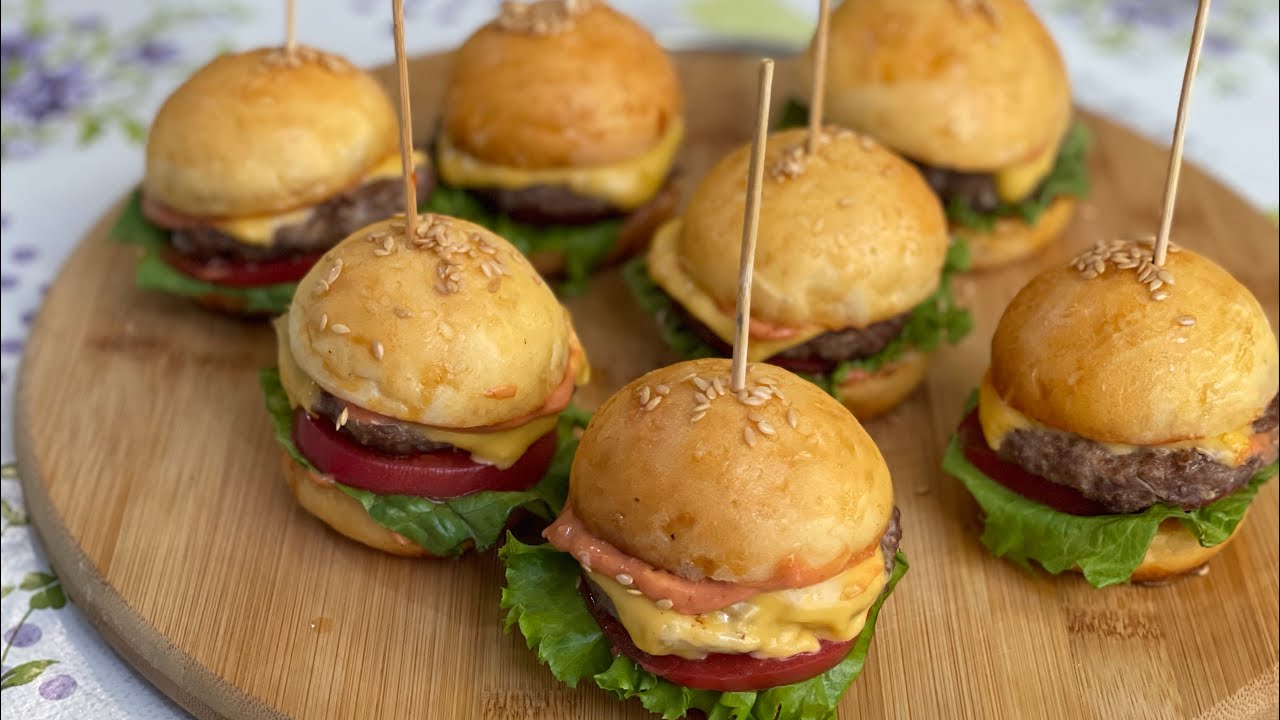 Mini GAMBURGER TAYYORLASH HAMMA HAYRATDA QOLADIGAN BURGER - YouTube