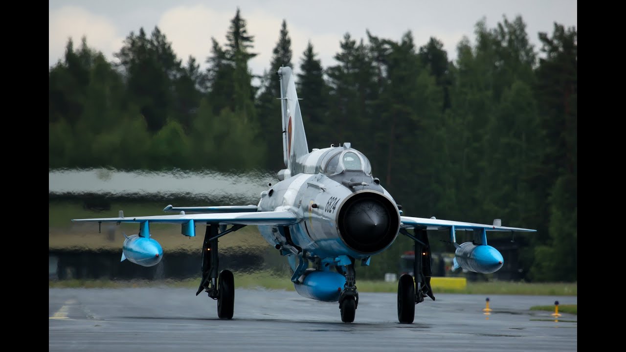 Training flights on the Mig-21 - YouTube