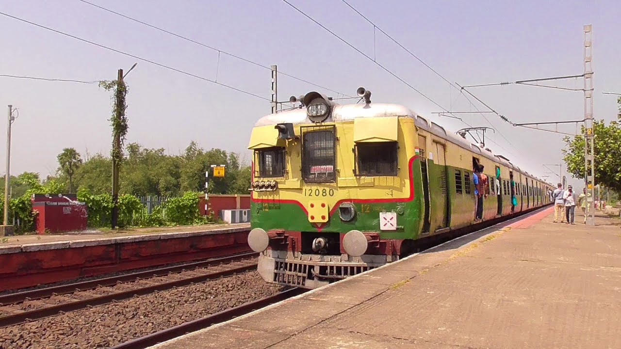 Howrah - Barddhaman Chord Line Local Train Departing Madhusudanpur ...