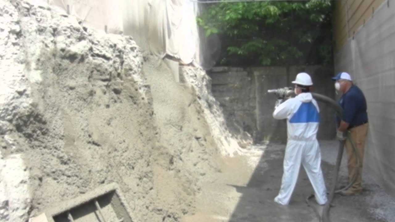 Shotcrete with the AIRPLACO PumpMaster PG 30 - YouTube