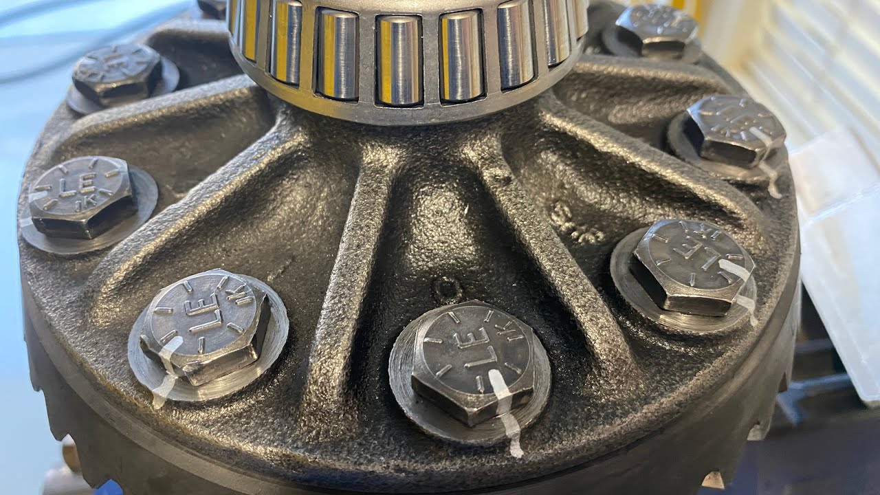 TJ Jeep differential. Dana 30 Carrier Install (w/locker) - YouTube