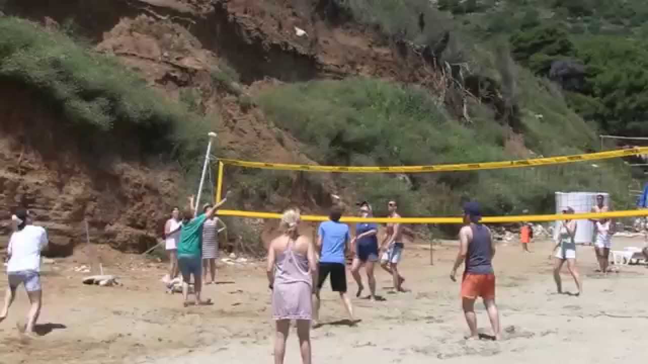 Team Building Beach Games - YouTube