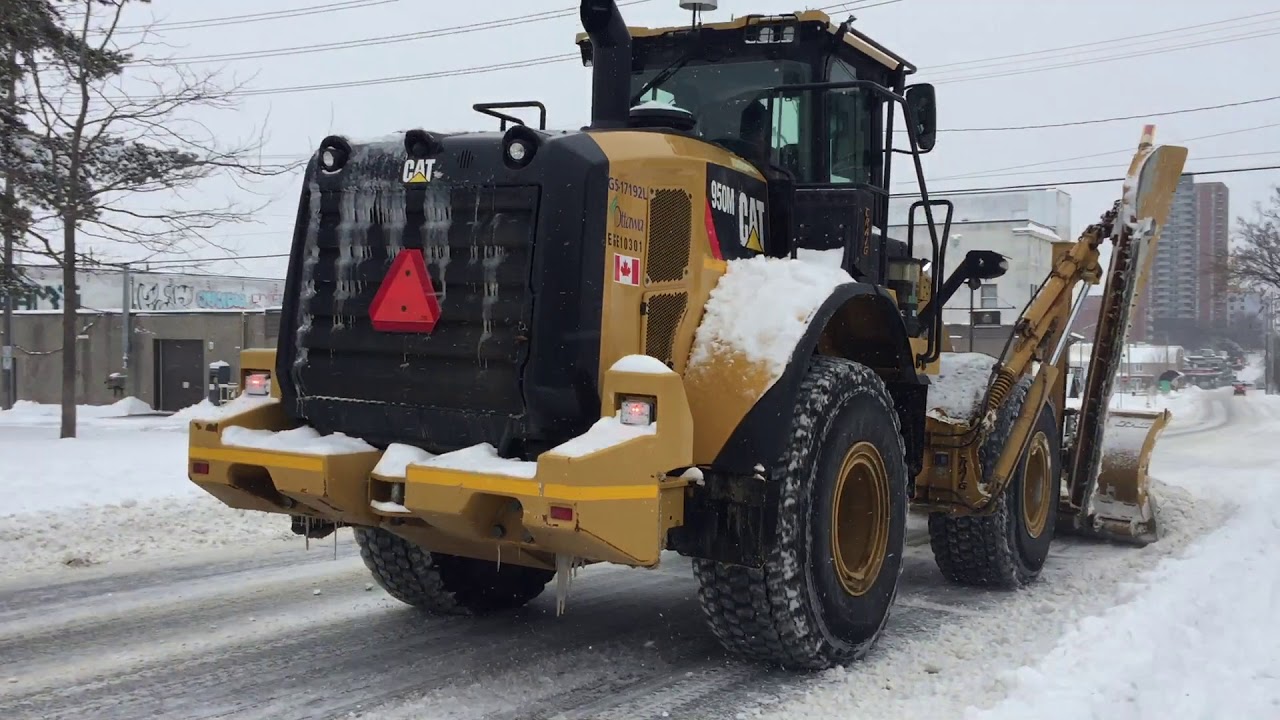 City Of Ottawa CAT 950M Plowing Compacted Snow. - YouTube