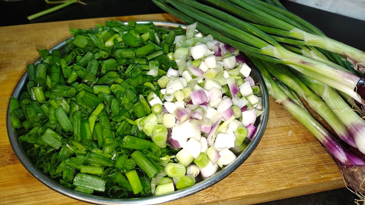 ఉల్లి కాడల కూర ఇలా చేశారంటే..👌😋//Sping onion curry recipe in Telugu ...