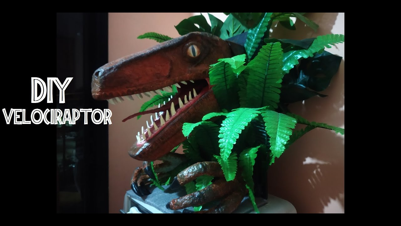 Jurassic Park DIY Velociraptor Burst Cardboard - YouTube