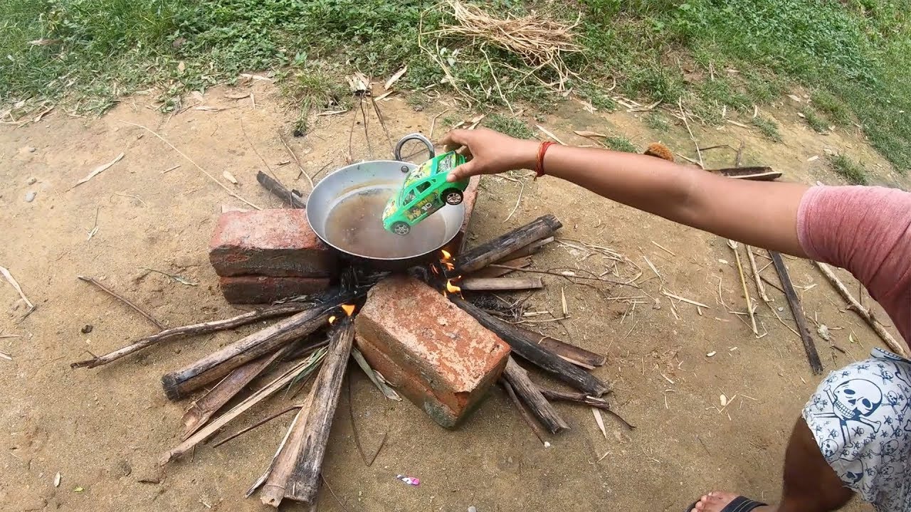 BOILING A TOY CAR IN HOT OIL (HOT OIL EXPERIMENT) - YouTube