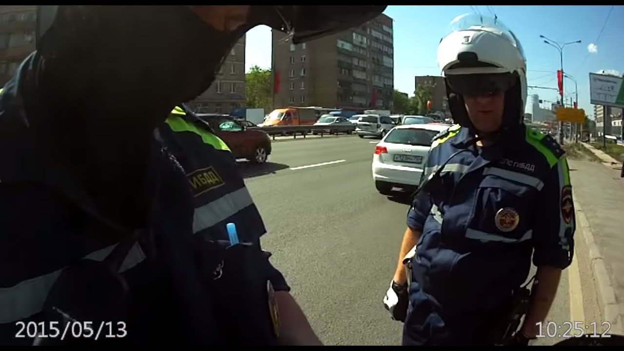 Мотобат подкрался | Russian motorcycle road police in action - YouTube