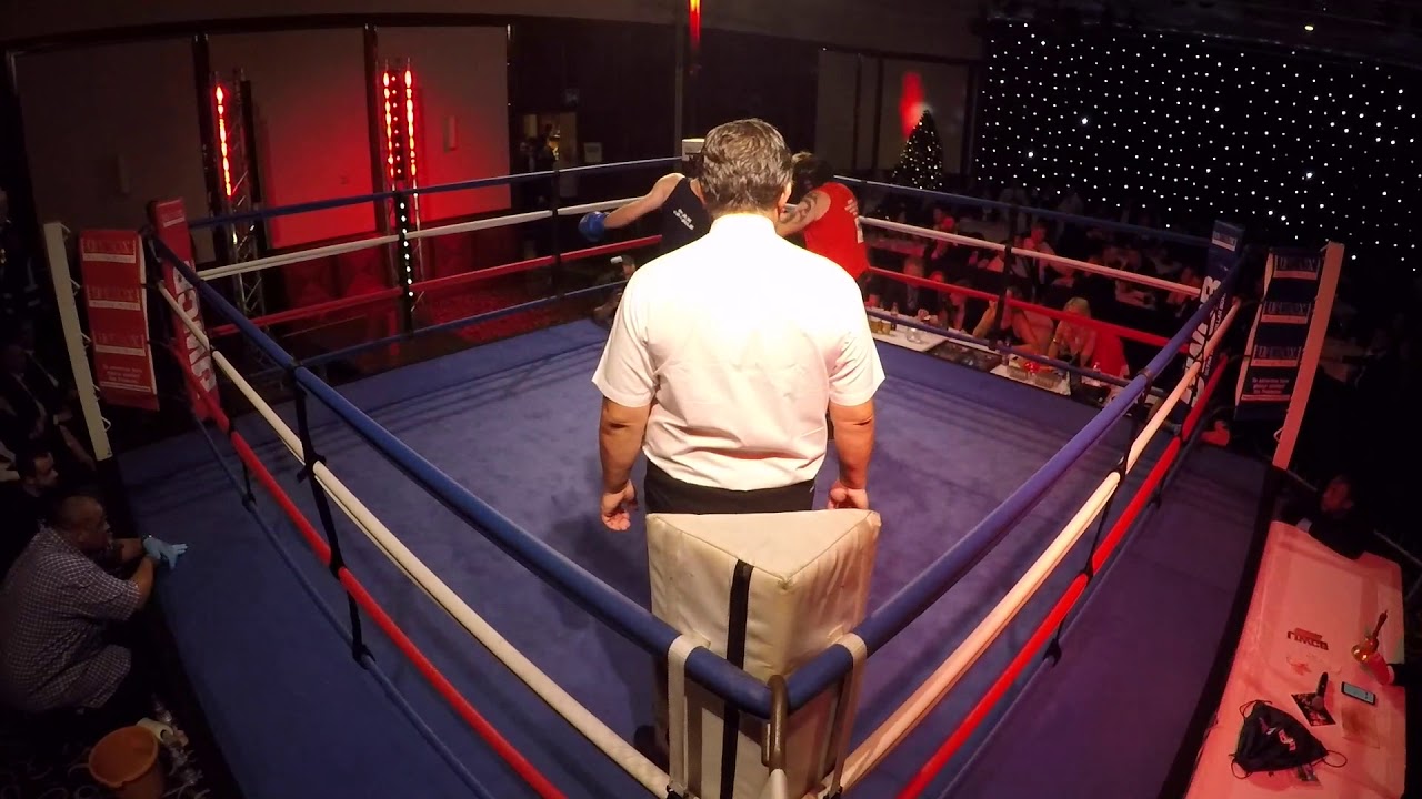 Ultra White Collar Boxing | Southampton | JOE HILL Vs MAX SEARLE - YouTube