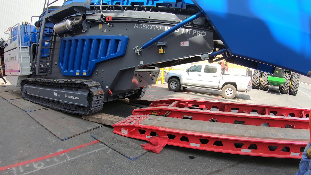 Heavy Haulage of Kleemann mobile Crusher at Conexpo Las Vegas USA 2020 ...