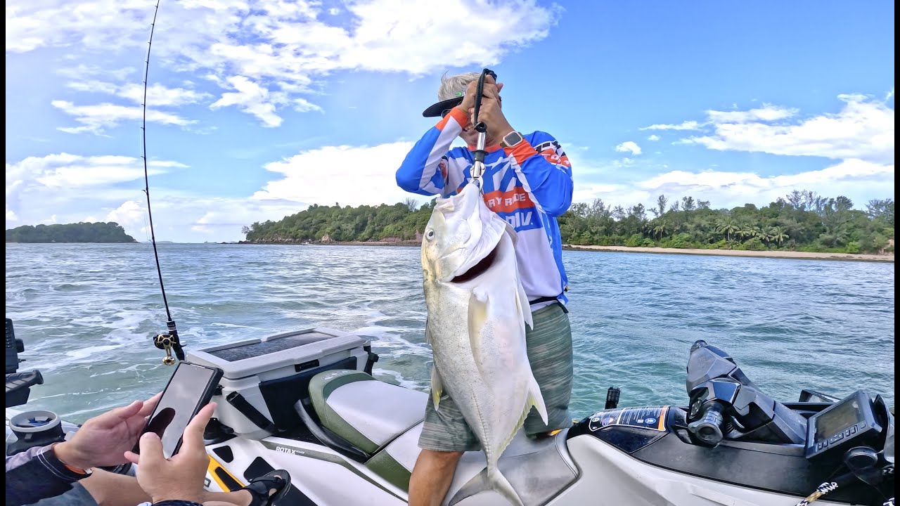 They've Cracked the Code! Catching BIG GT Fish in Singapore! - YouTube