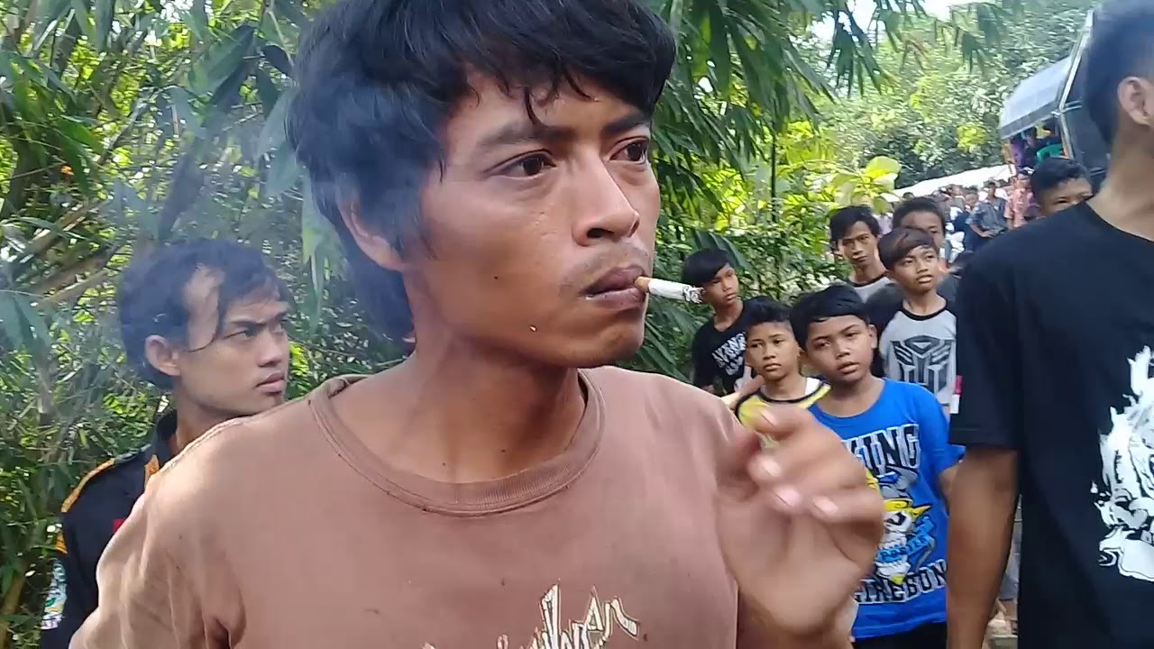 Tradisi desa tonjong{rakuat mbok} - YouTube