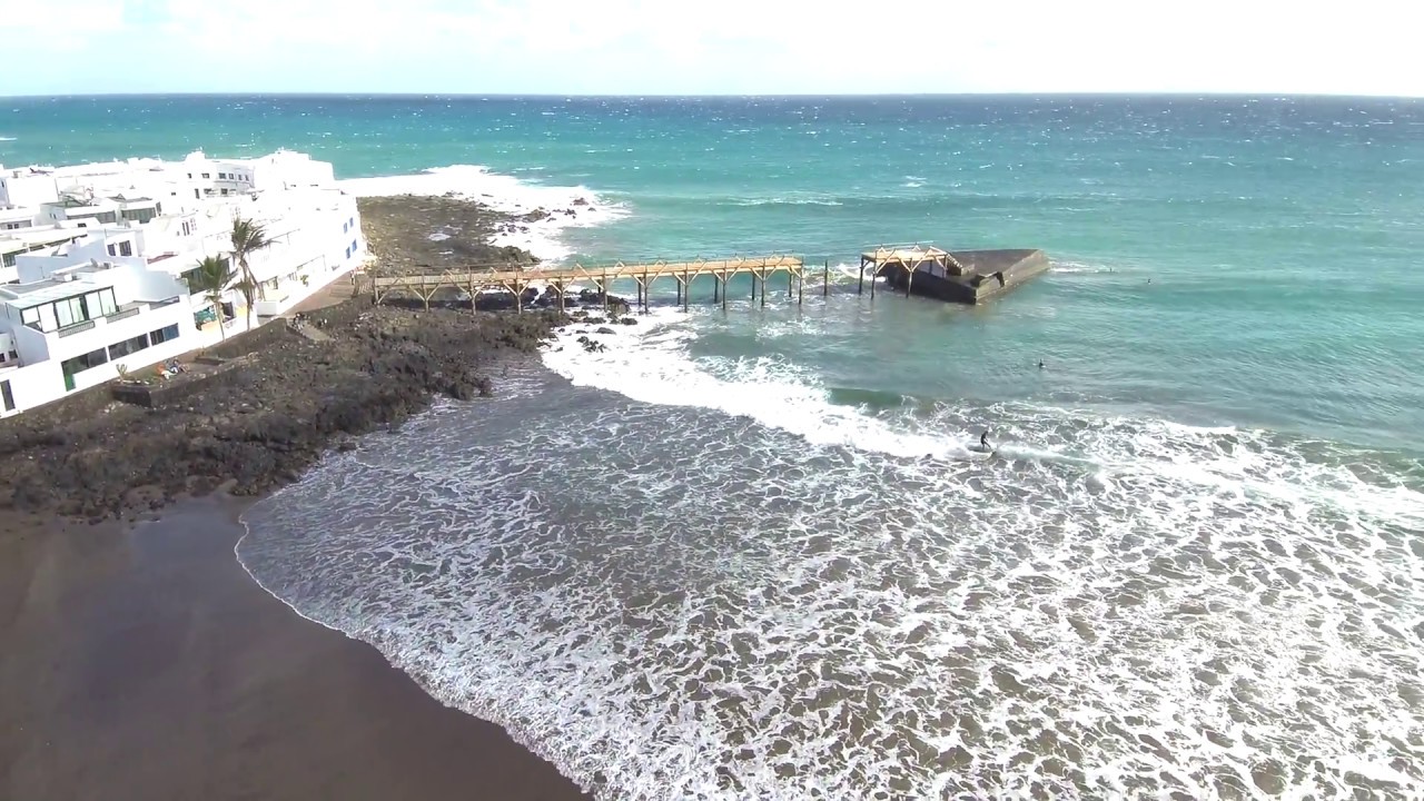 PLAYA DE ARRIETA VISTA PAJARO DRONE - YouTube