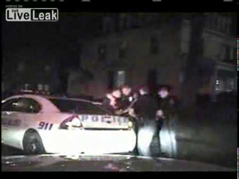 Suspect fights with police - YouTube
