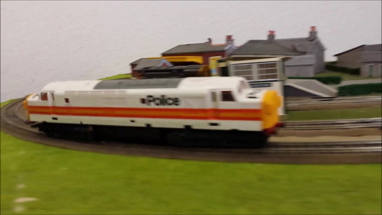 LIMA 205177 Class 37 Locomotive in POLICE Livery - YouTube