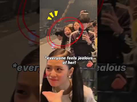 Jisoo's Lucky Fangirl!!🤩🤩 #blackpink