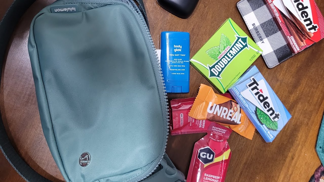Unpack my gym bag with me 💪 - YouTube