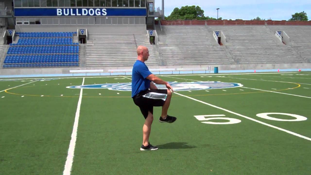 Walking Hip Stretch - YouTube