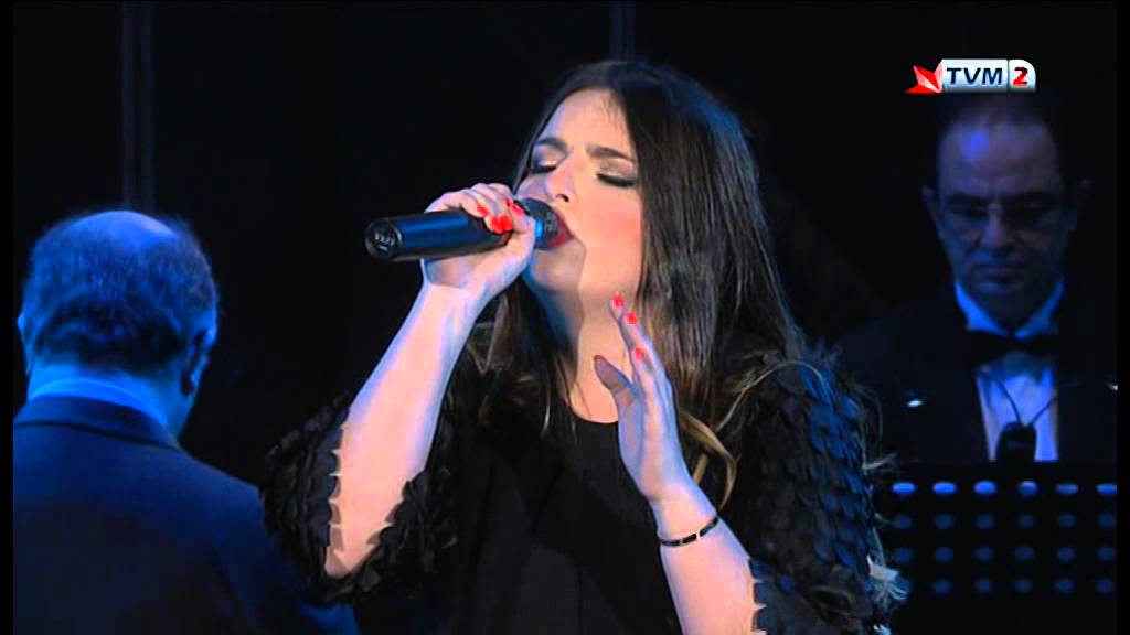 Amber in Concert: Christabelle Borg - Black Velvet - YouTube