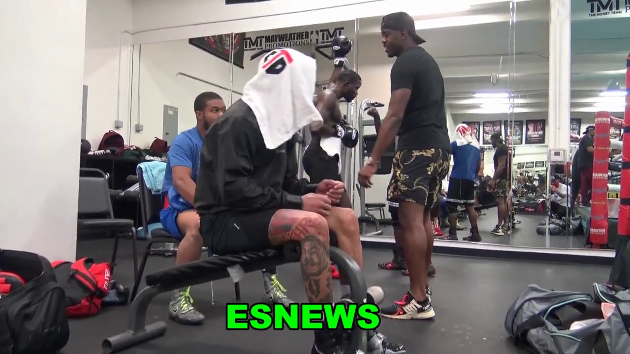 Gervonta Davis Abs Workout Going All Out EsNews Boxing - YouTube