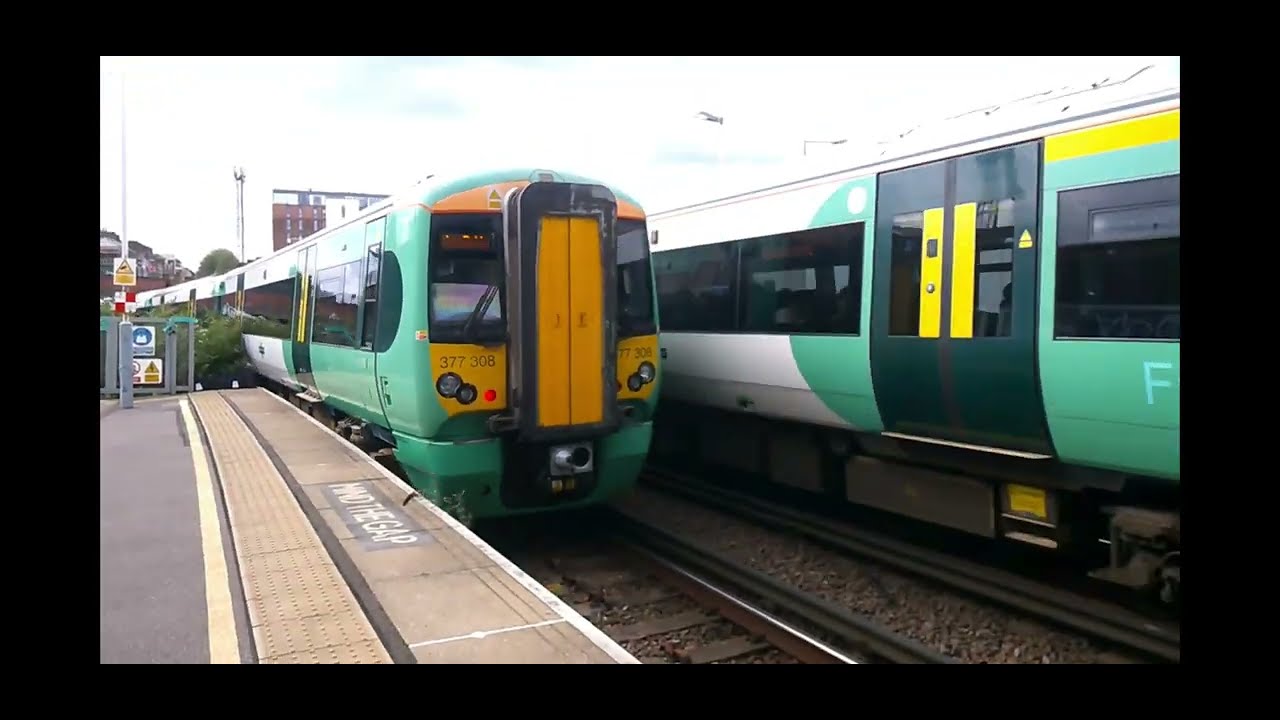 Southern & SWR At Clapham Junction! - YouTube