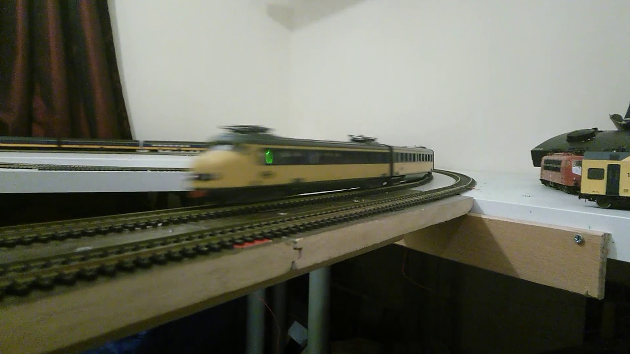 Dutch NS trains in HO #7: Roco series 1800 with Lima ICR/DDm coaches ...