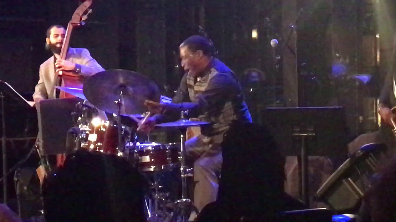 Herlin Riley goes in on drum solo - YouTube