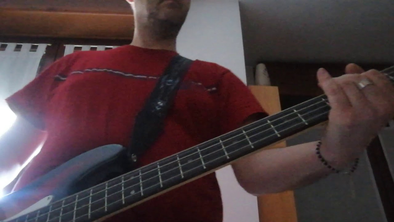 U2 Heartland, a little bit of cover bass. - YouTube