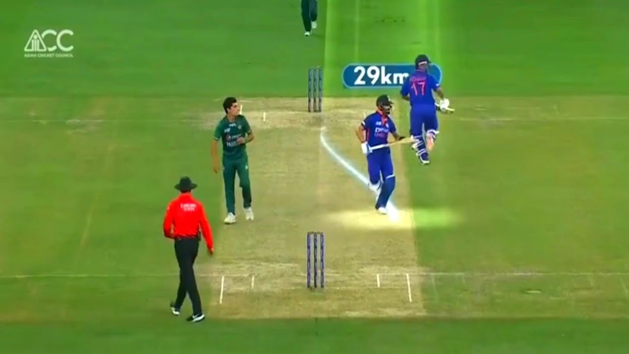 Virat Kohli run 30 km/hr speed between the wicket against Pakistan in ...