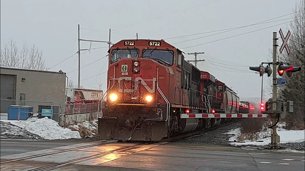 EMD CN SD75I 5722 Leads Local Freight Train 598 Through Sudbury With ...