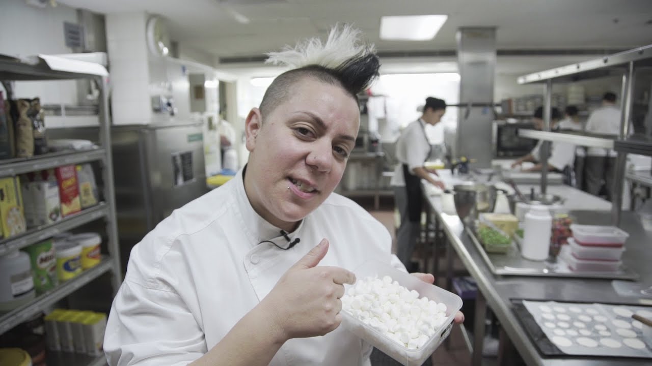 Anna's Mess Recipe: Meringue Kisses - YouTube