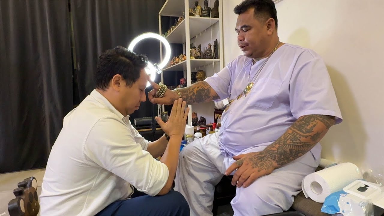 Mae Sitang's Surprise Possession and Guardian Gods Trancing - YouTube